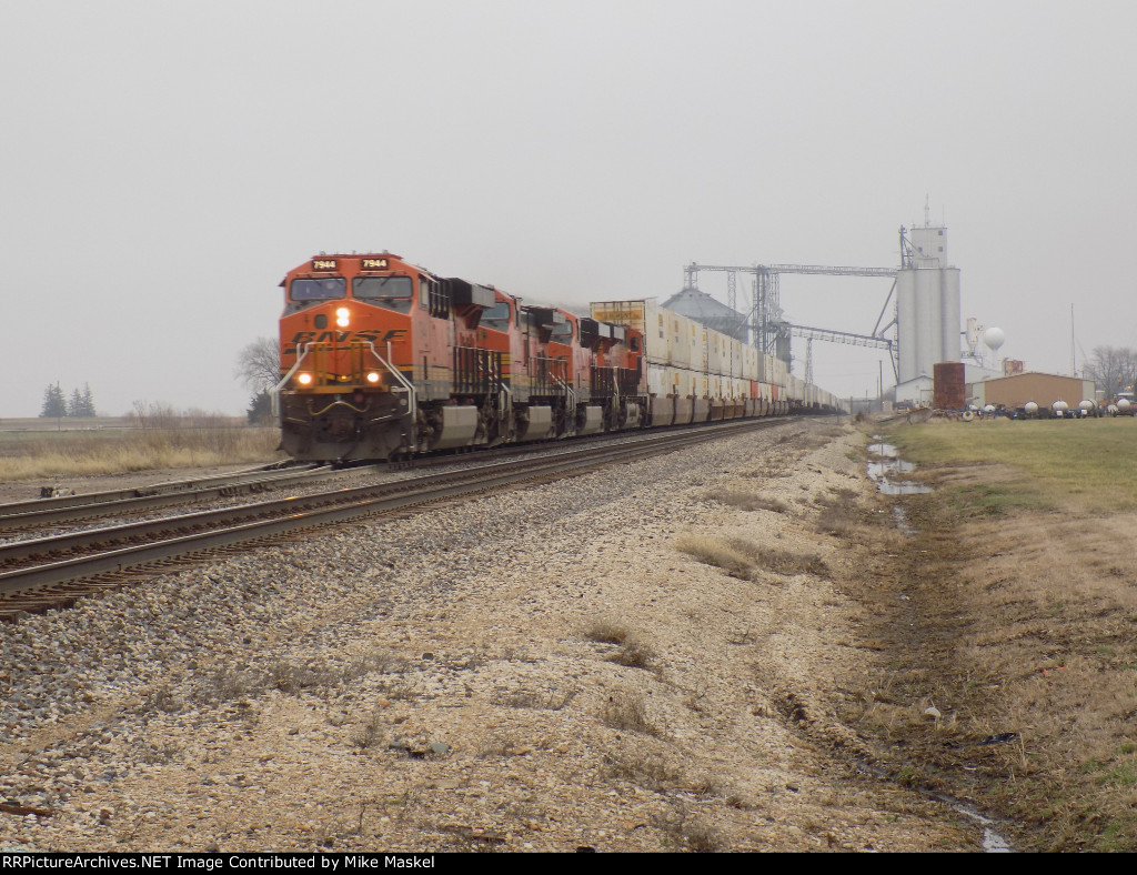 BNSF 7944